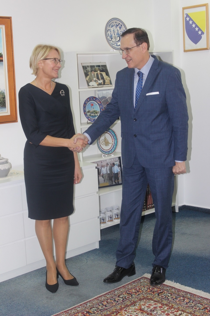 NOVOIMENOVANA AMBASADORICA LATVIJE ODALA PRIZNANJE ADAMIRU JERKOVIĆU ...