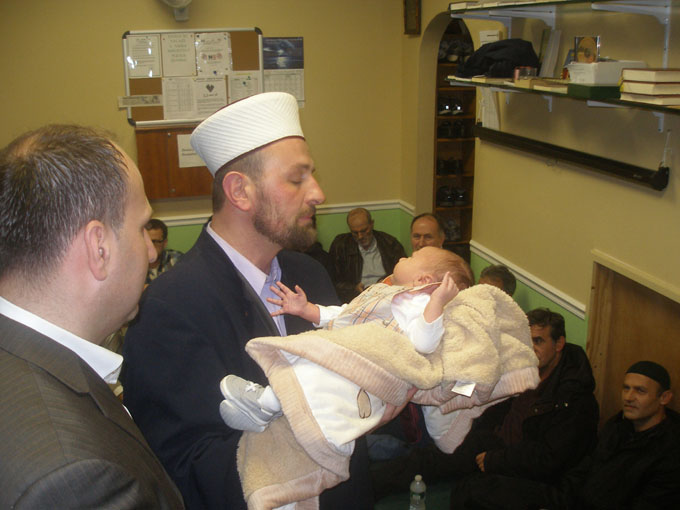 AKIKA U POVODU ROĐENJA MUJAGE, SINA ELDINA I SANELE ELEZOVIĆ — Bosnjaci.Net