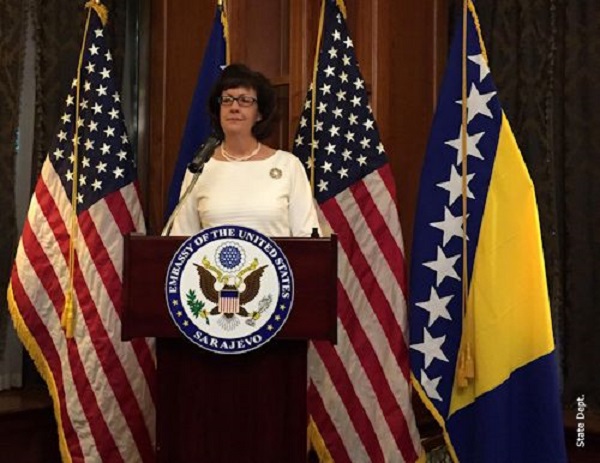 CORMACK U IME VLADE SAD: NIJE U INTERESU GRAĐANA RS DA LIDERI NASTAVE ...