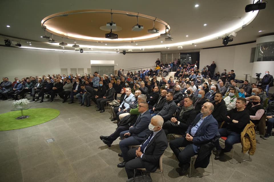 PREMIJERNO PRIKAZUJEMO FILM U DANU KADA NAREDBODAVCI, ORGANIZATORI I ...