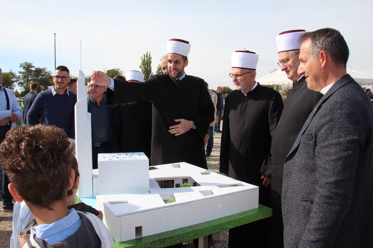 SVEČANO POLOŽEN KAMEN TEMELJAC ZA ISLAMSKI CENTAR U OSIJEKU — Bosnjaci.Net