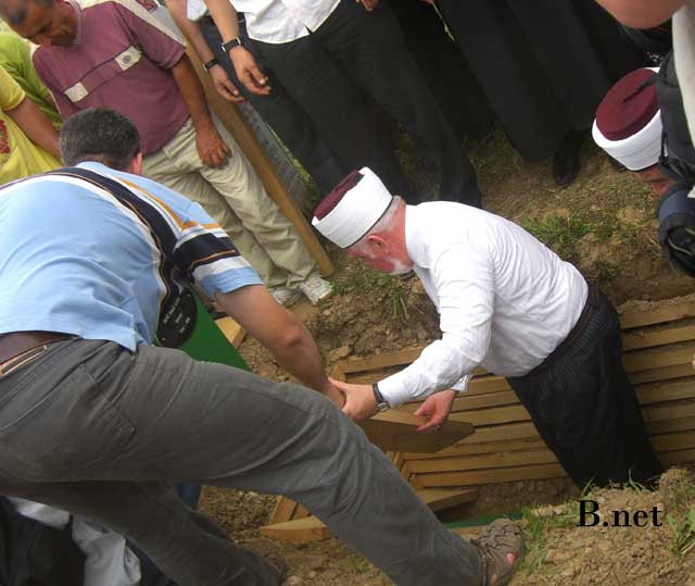 REIS CERIĆ I MUFTIJA KAVAZOVIĆ SPUSTILI U KABUR SINA JEDINCA KADE HOTIĆ ...