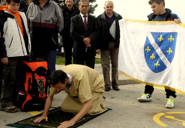 HADŽIĆ: DOK SAM OBAVLJAO HADŽ TEKLE SU MI SUZE NIZ LICE — Bosnjaci.Net