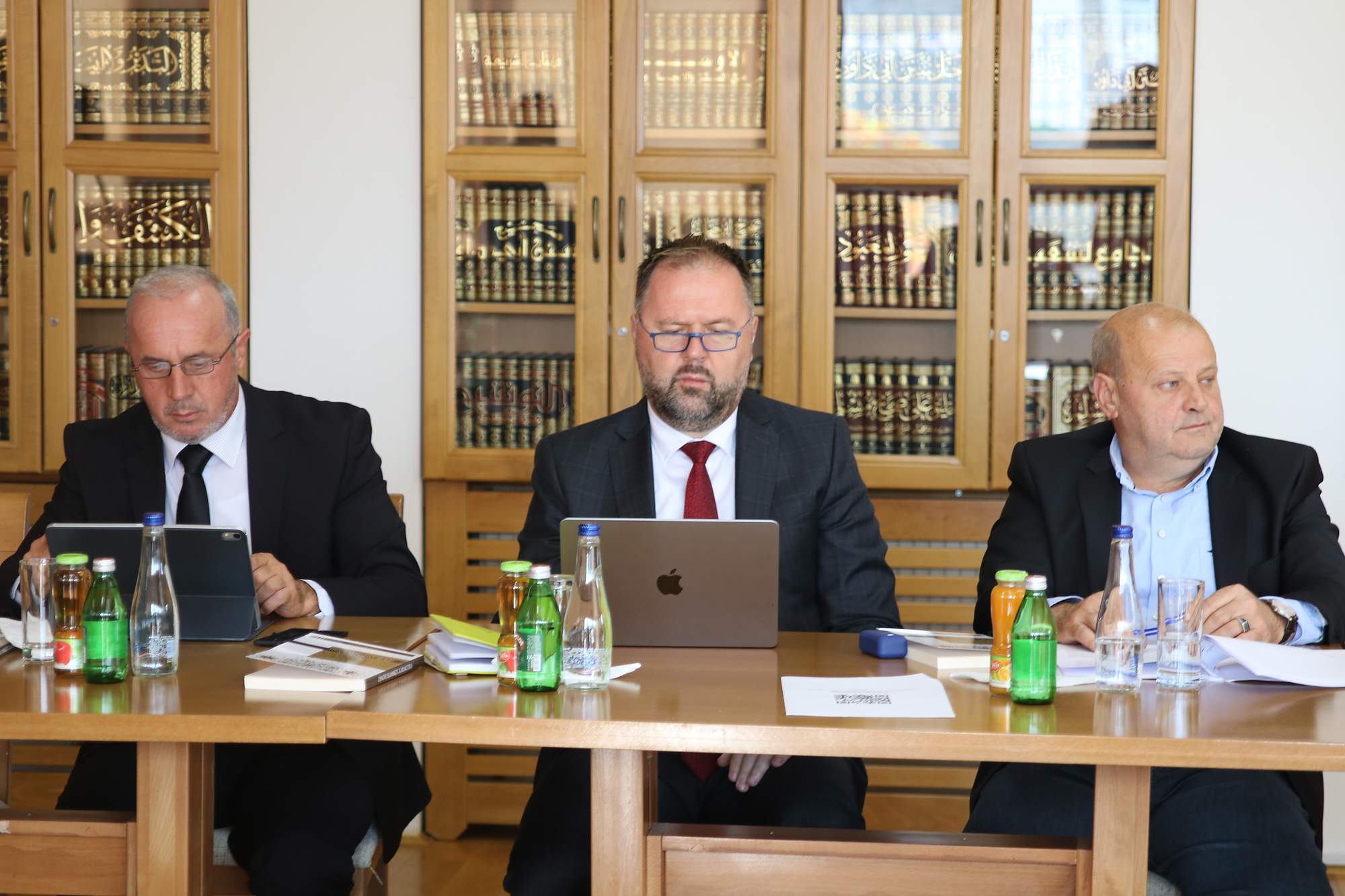 VIJEĆE MUFTIJA ISLAMSKE ZAJEDNICE U BOSNI I HERCEGOVINI POZVALO NA HITNI PREKID RATNIH DEJSTAVA ...