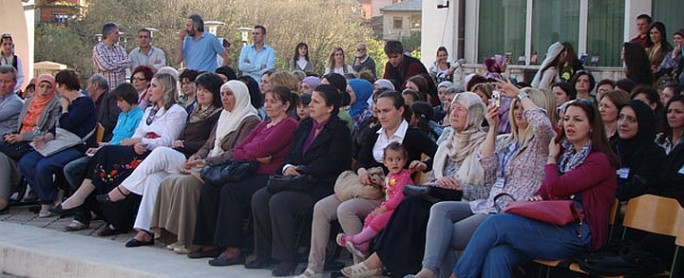 BOŠNJAKINJA TREBA NAĆI SVOJE MJESTO U ZAJEDNICI I DRUŠTVU - GOVORITI I ...